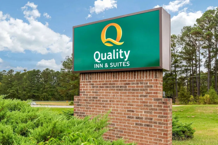Quality Inn And Suites Apex Holly Springs - Apex, NC