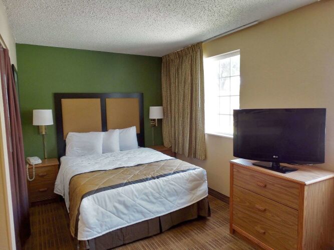 Extended Stay America Suites Kansas City Airport Tiffany Spr - Kansas City, MO