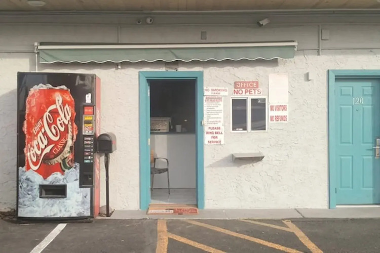 Motel 7 By Oyo Near Phoenix Airport - Gilbert, AZ