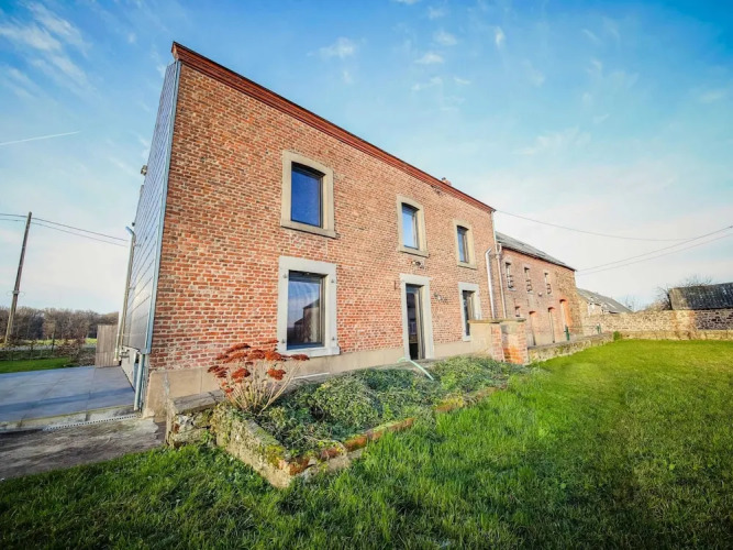 Spacious Holiday Home In Gesves With Garden - Gesves