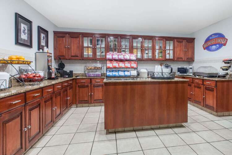 Super 8 By Wyndham Lubbock West - Lubbock, TX