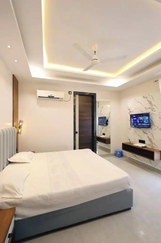 Hotel Rgs Crystal - Kanpur