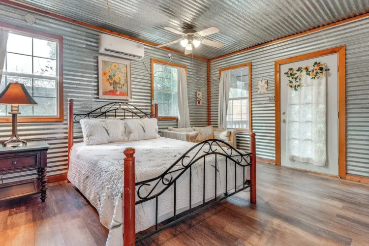Cozy Couple's Cottage W/ View Near Canyon Lake! - Canyon Lake, TX