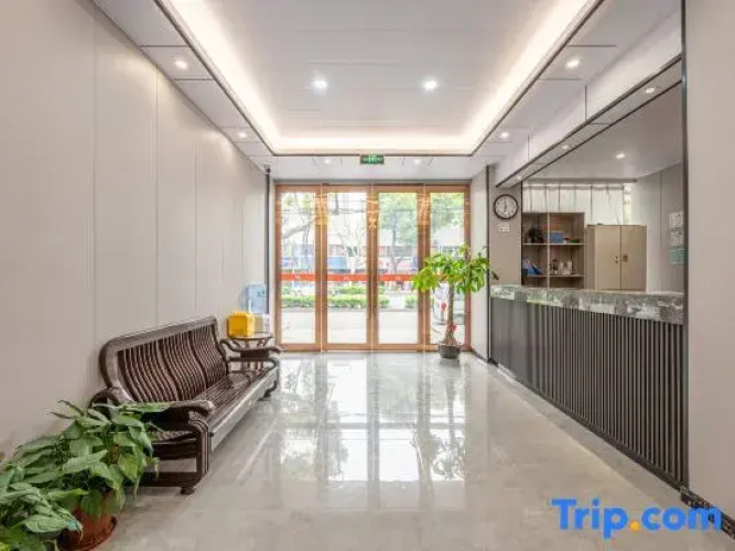 Elong Me Hotel (Nantong Waihuan Xi Road Kaifang Daxue) - Nantong