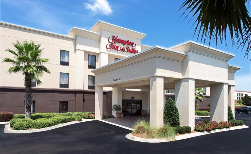 Hampton Inn & Suites Pensacola I-10 N At Univ. Town Plaza - Pensacola, FL