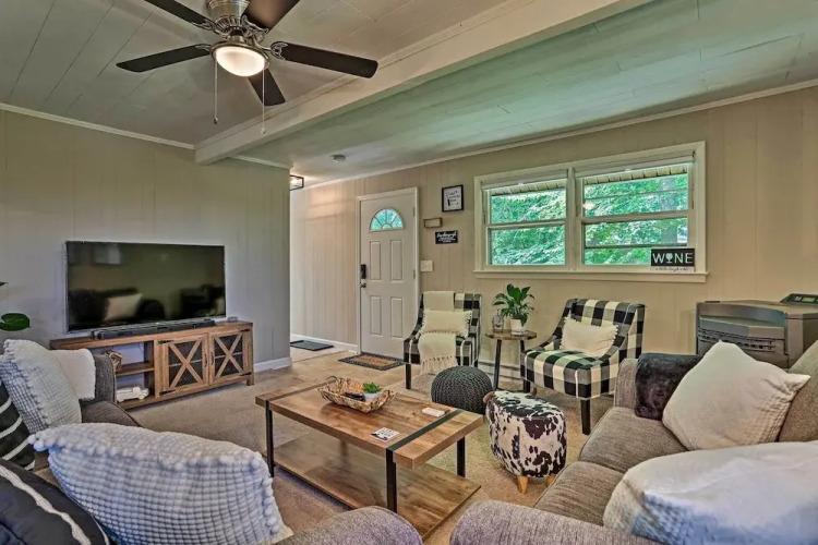 Modern East Stroudsburg Home W/ Deck & Gas Grill! - Jenny Jump State Forest, Hope