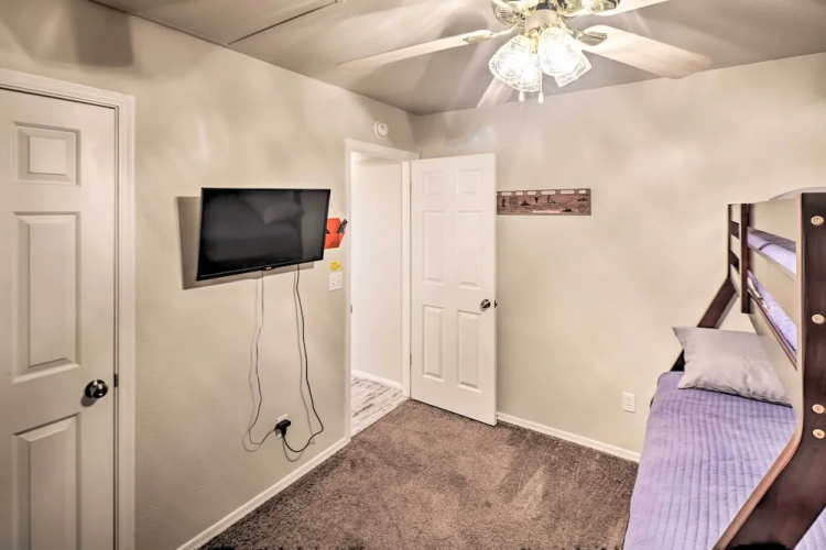 Fort Mohave Home W/ Hot Tub: 4 Mi To Co River! - Laughlin, NV