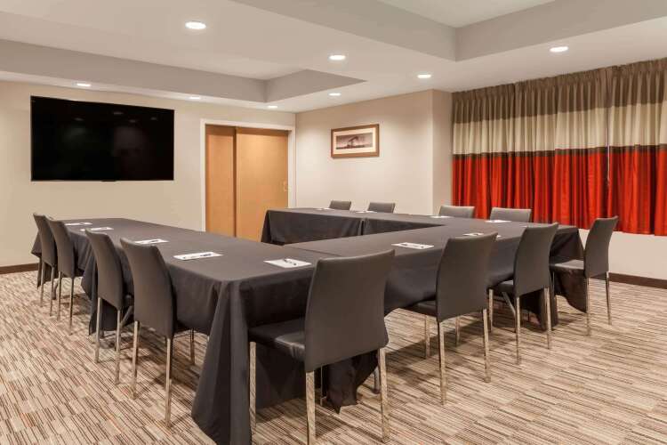 Microtel Inn & Suites By Wyndham Oyster Bay - Vancouver Island
