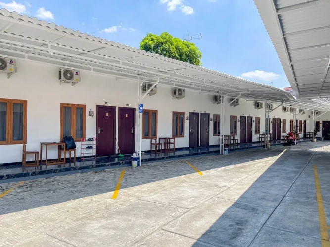 Reddoorz Plus Near Alun Alun Kota Blora - Blora