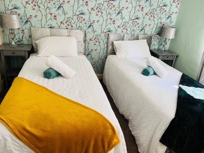 Lovely 2-bed House In Rochester - Chatham