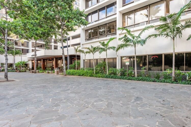 Breezy 12th Floor Waikiki Condo With Free Parking By Koko Resort Vacation Rentals - Honolulu, HI