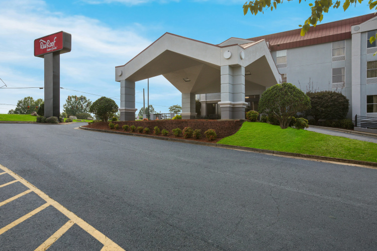 Red Roof Inn & Suites Newnan - Newnan, GA