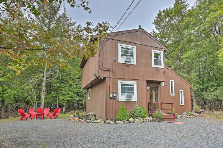 15 Mi To Camelback Ski Resort: Home W/ Deck! - Pocono Mountains, PA