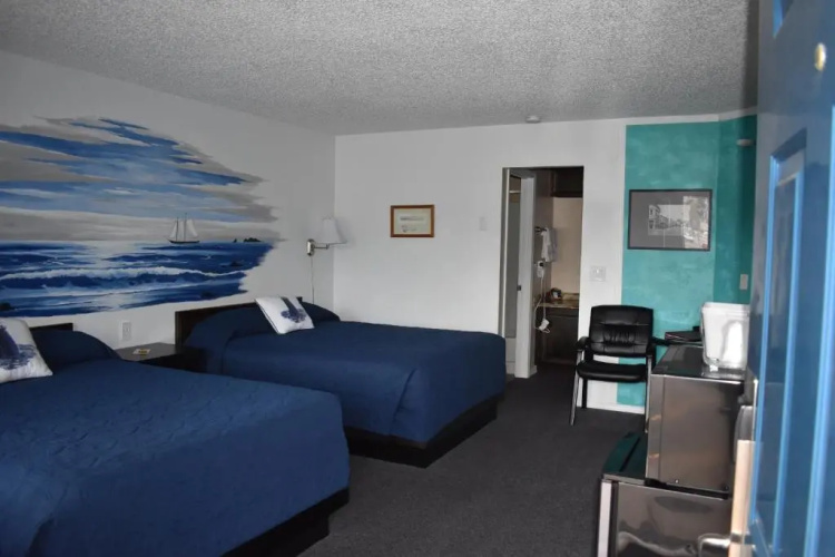 Lighthouse Cove Inn -