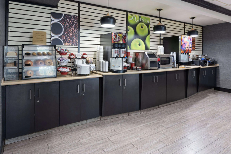 La Quinta Inn By Wyndham Buffalo Airport - Buffalo, NY
