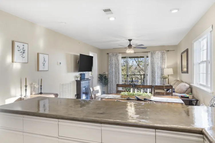 Valley View Treehouse - Holiday Hills Branson Golf Resort Outdoor Pools - Branson, MO