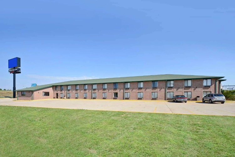 Days Inn By Wyndham Ozark Springfield - Ozark, MO