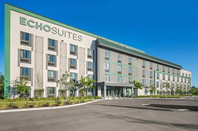 Echo Suites Extended Stay By Wyndham Naples - Vineyards, FL