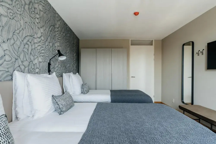 Harbor Breeze: Modern Stay - The Hague
