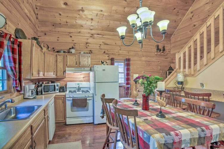 Resort Cabin W/ Fire Pit: Golf, Hike And Play! - Michigan