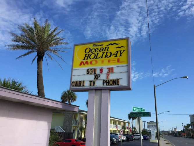 Ocean Holiday Motel - Daytona Beach Shores, FL