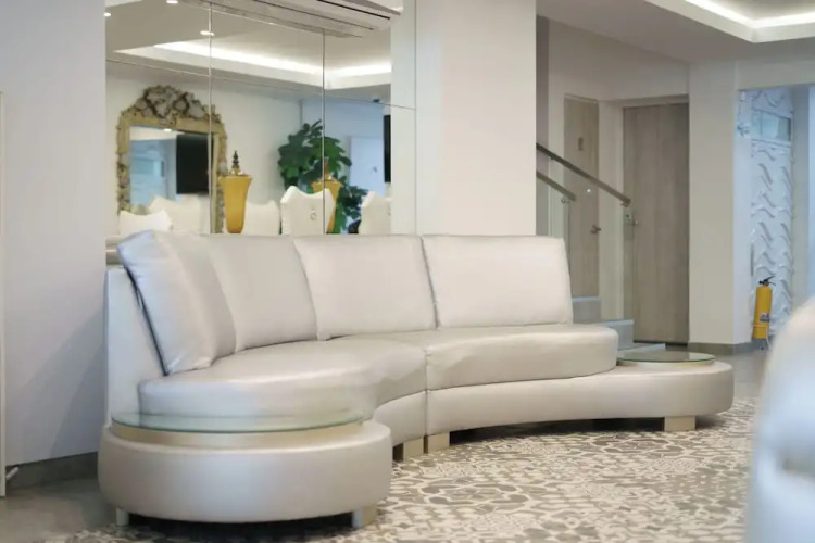 Recovery House By Zenya Host - Cali