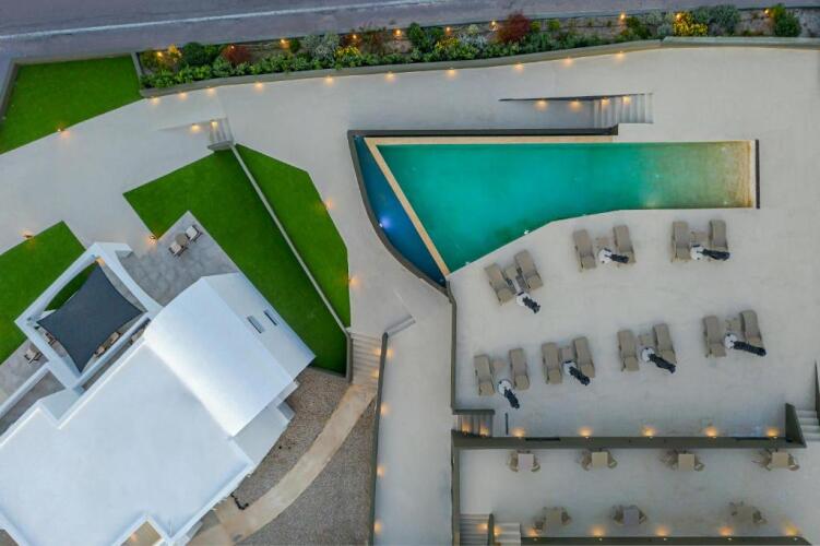 Pearl Inn - Santorini