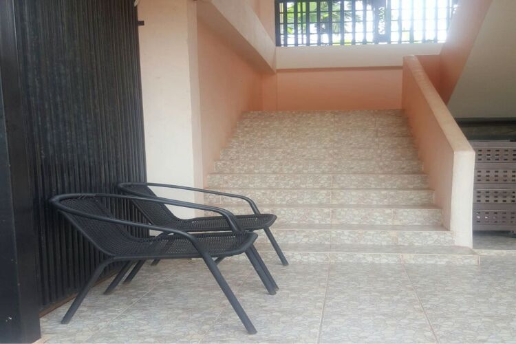 Charlee House - Trang
