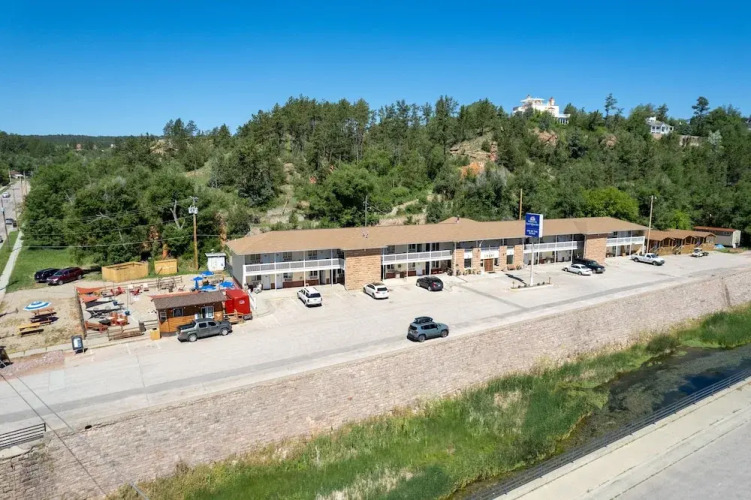 Springs Lodge & Cafe - Hot Springs, SD