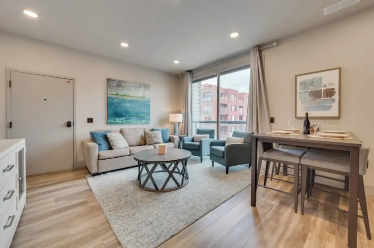 Walk Everywhere! Central Traverse City Condo - Kewadin, MI