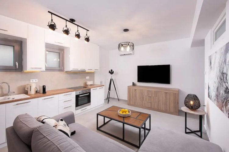 Hosting Moments Semi Basement Apartment - Mykonos