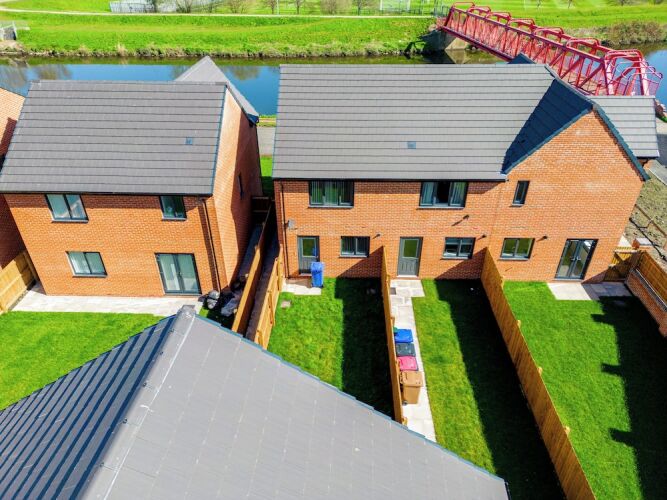 Stunning 2-bed House In Manchester With Canal View - Salford