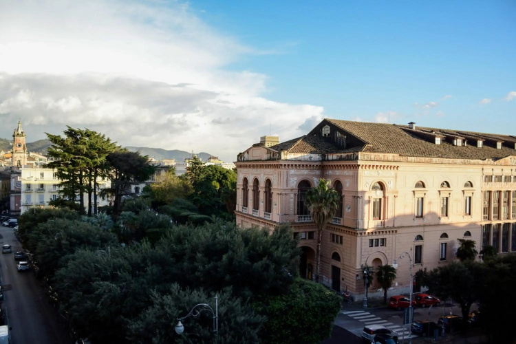 Al Teatro Verdi Luxury Apartment - Salerno
