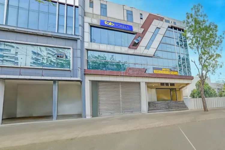 Fabhotel Vasundhara Grand - Ghaziabad