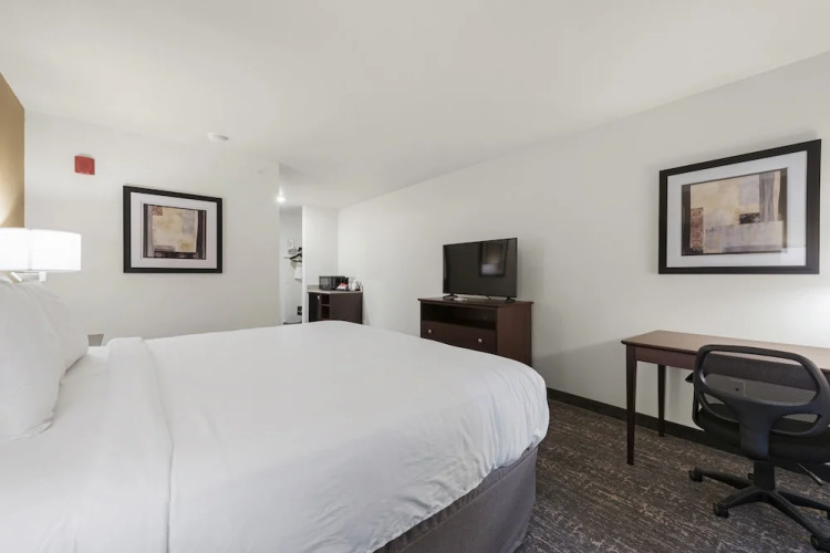 Cobblestone Hotel & Suites-russellspoint - Lakeview, OH