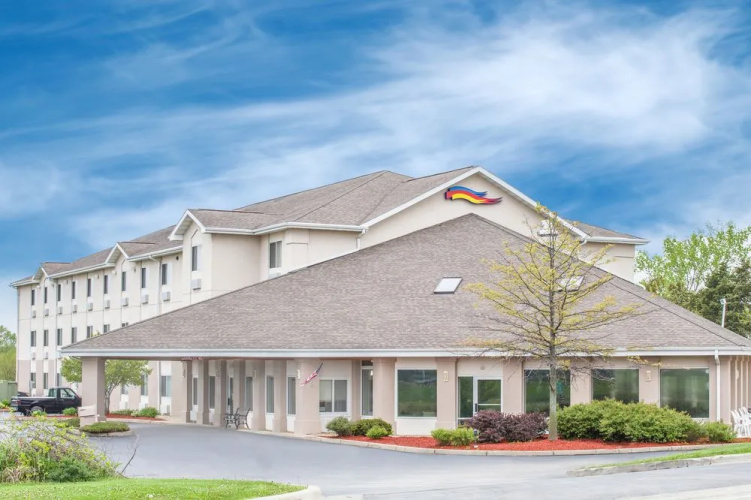 Baymont Inn & Suites Freeport - Freeport, IL