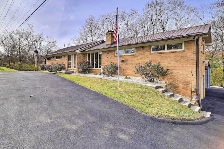 Bristol Retreat W/ Creek Access: 2 Mi To Dtwn - Bristol