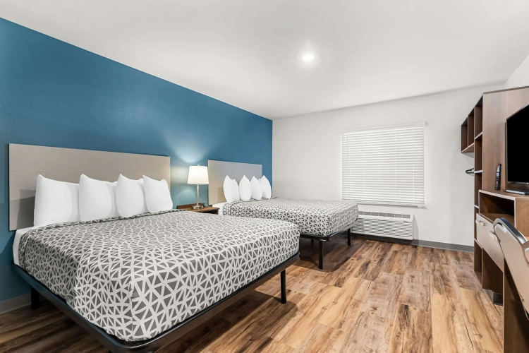 Woodspring Suites Corona - Corona, CA