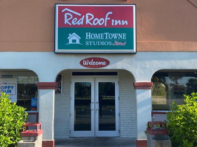 Hometowne Studios By Red Roof Vero Beach - I-95 - Vero Beach, FL