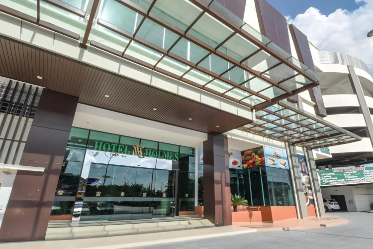 Hotel Holmes Gelang Patah - Gelang Patah