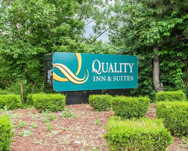 Quality Inn & Suites Kansas City I-435n Near Sports Complex - Independence, MO