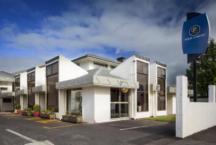 Four Canoes Hotel - Rotorua