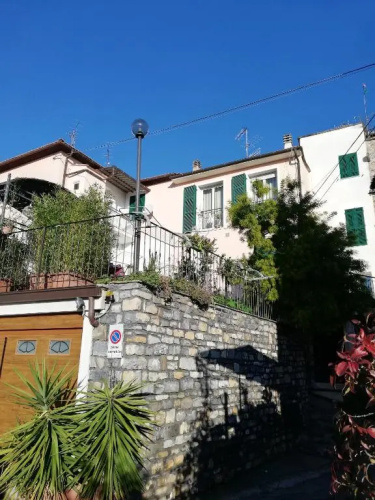 Monolocale Con Giardino E Parcheggio Privato Citra Zero Zero Ottanta Trentuno Lt 0281 - Imperia