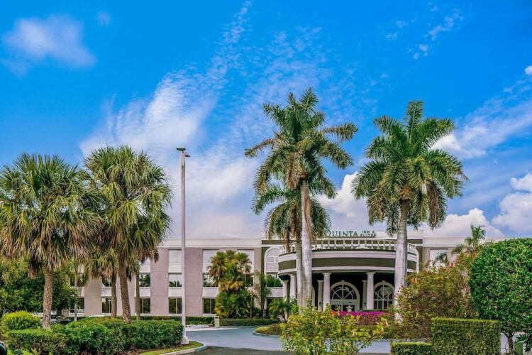 La Quinta Inn And Suites Naples Downtown - Naples, FL