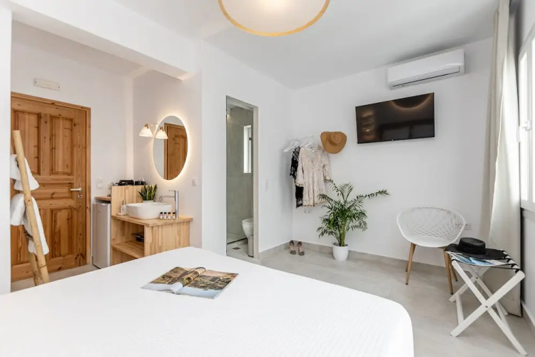 Golden Bird's - 낙소스 섬