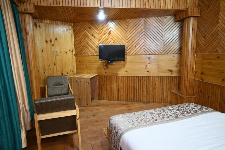 Oyo 5736 Nirmal Chhaya - Manali