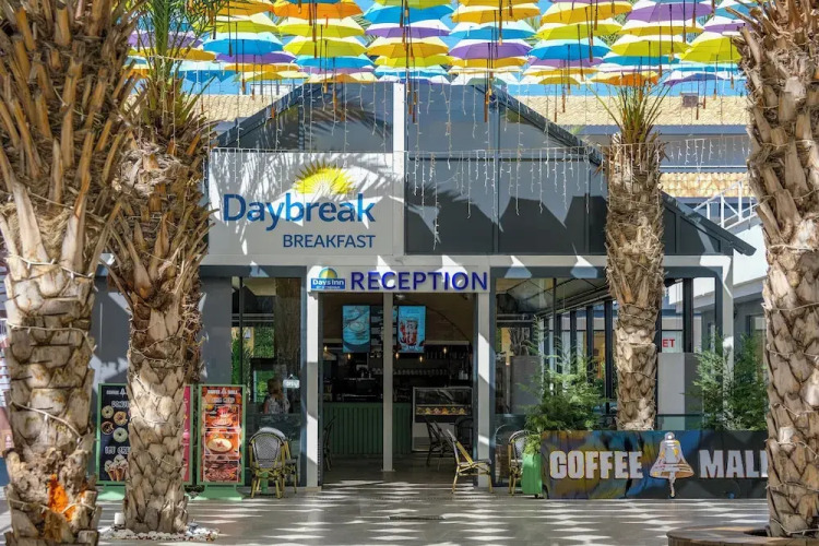 Days Inn By Wyndham Alanya - Kleopatra Beach