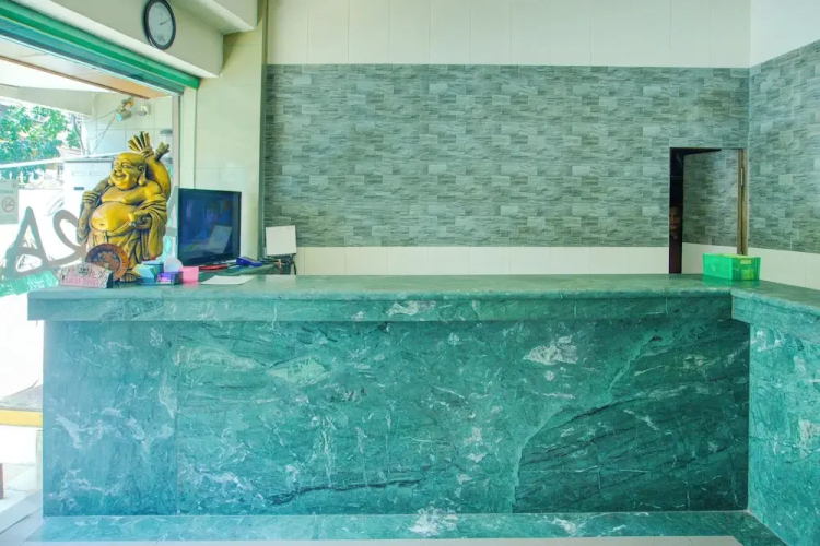 Townhouse Oak Palembang Near Jembatan Ampera Formerly Azzura Hotel - Palembang