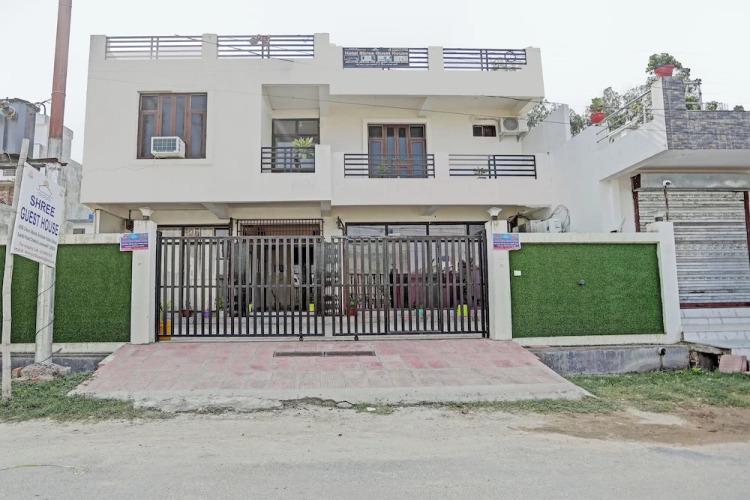 Shree Hotel - Lucknow