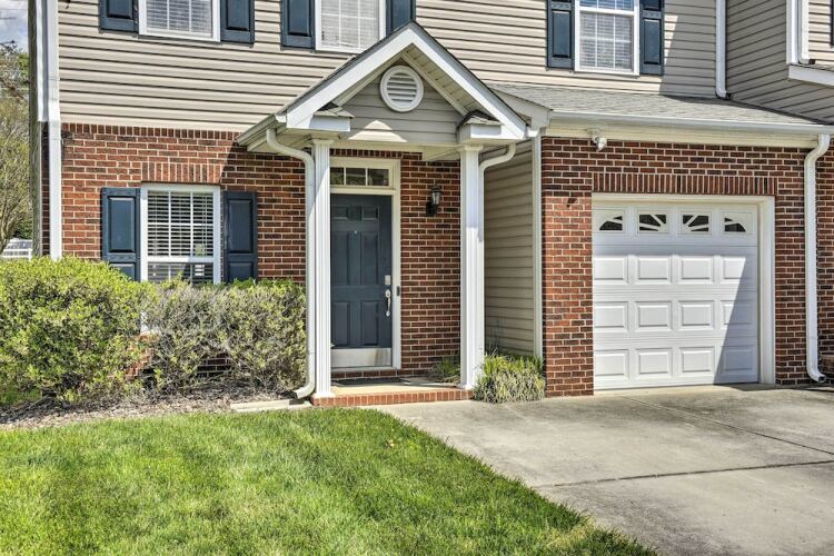 Inviting High Point Townhome With Patio + Privacy! - Lake Higgins
